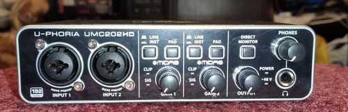 Внешняя аудиокарта behringer U-phoria UMC202HD