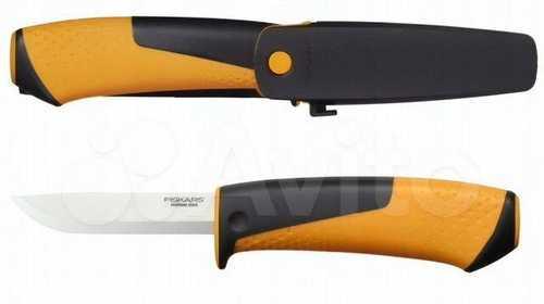 Универсальный нож Fiskars с точилкой 1023618