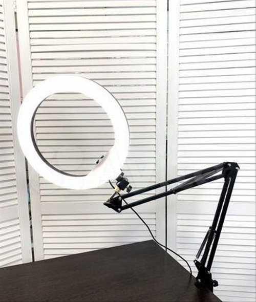 Кольцевая лампа на пантографе