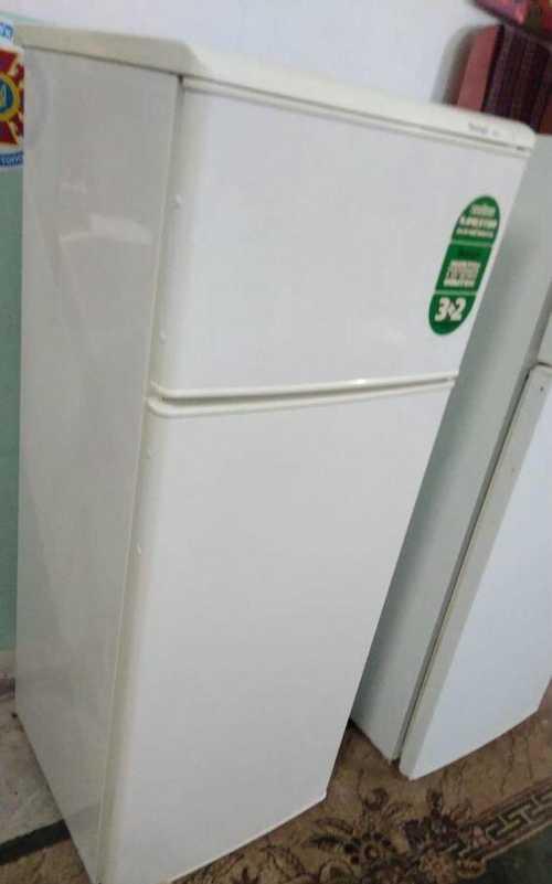Продам 2-х камерный холодильник "Snaige"
