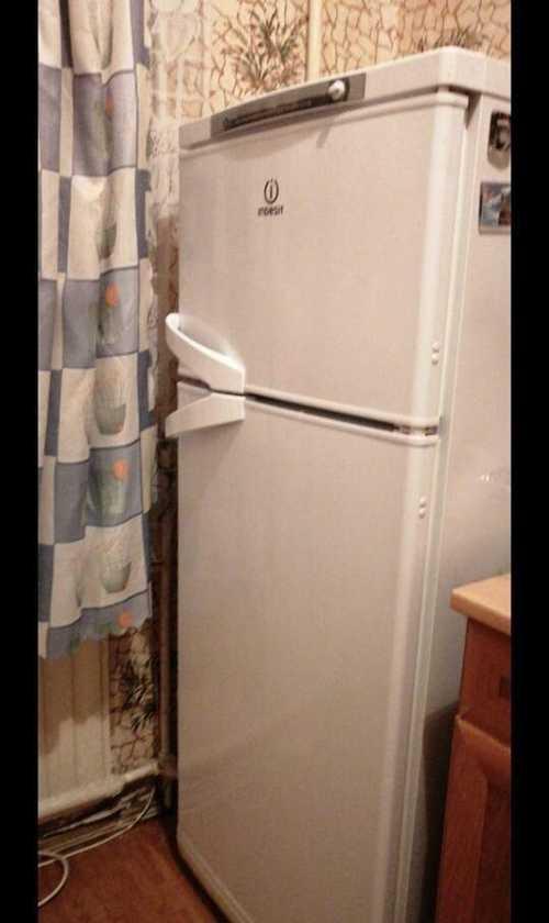 Холодильник Indesit st 145
