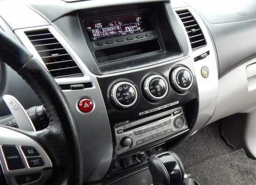 Штатный магнитофон Mitsubishi Pajero Sport 2013
