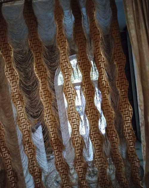 Две шторы,зановес versace шелк золото нити ткань