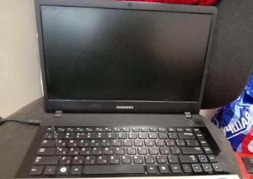 Ноутбук Samsung NP300E4A