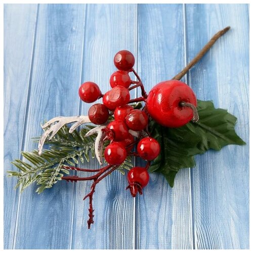 Декор "Зимнее очарование" красное яблоко ягоды хвоя, 20 см