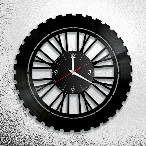 Настенные часы из виниловой пластинки с изображением колеса мотоцикла