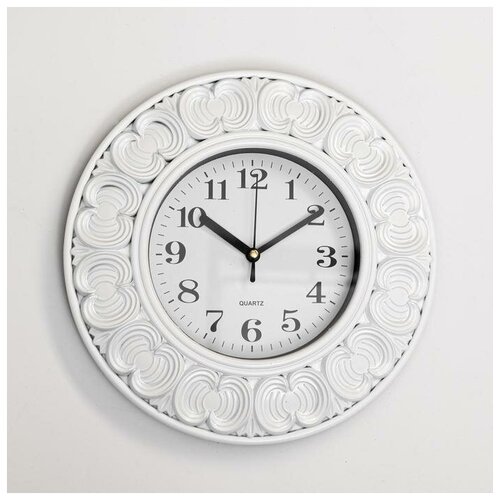 SUI Часы настенные "Прага", d-26 см, циферблат 14.5 см, дискретный ход