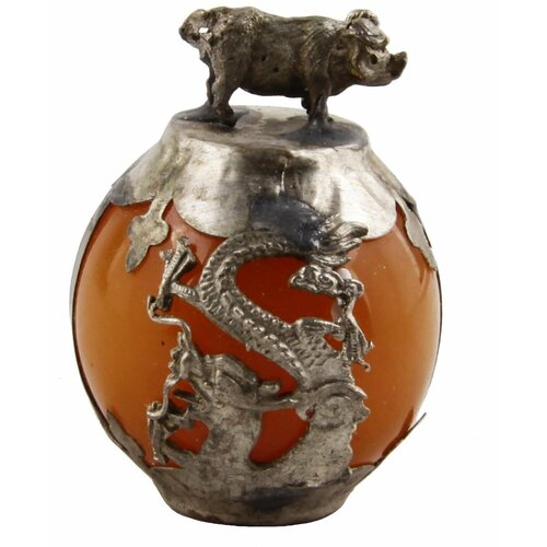 Настольный декор "Свинья" из коллекции "Восточный гороскоп". Металл, чеканка, искусственный камень. Китай, вторая половина XX века