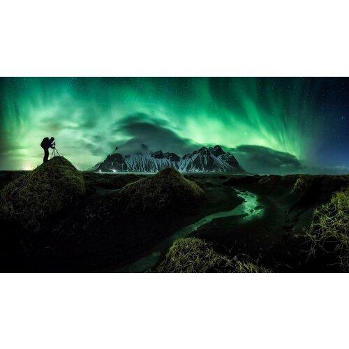 Картина на холсте 60x110 LinxOne "Звезды Исландия холмы человек" интерьерная для дома / на стену / на кухню / с подрамником