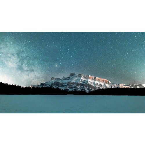 Картина на холсте 60x110 Альянс Лес "Горы снежный звездное небо" на подрамнике / интерьер/ декор