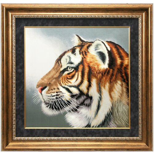 Картина вышитая шелком Голова молодого тигра ручной работы/см 68х68х3/в багете