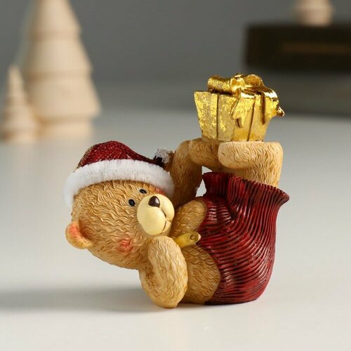 Сувенир полистоун "Мишка в новогоднем колпаке с подарками, упражение берёзка" 7х4х7,5 см