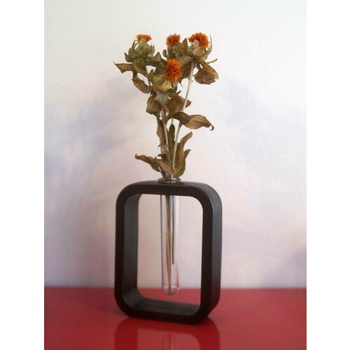 Декоративная ваза для цветов и сухоцветов
