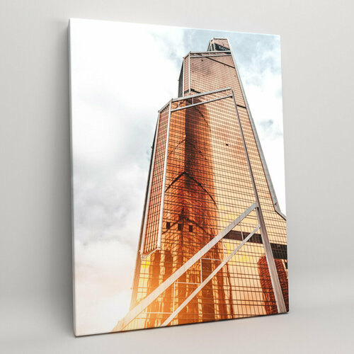 Картина на холсте (интерьерный постер) "Золотой небоскреб" архитектура, с деревянным подрамником, размер 45x60 см