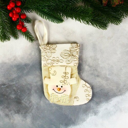 Носок для подарков "Снеговик в бантике, цветочный орнамент" 11х16 см, золото 9692633
