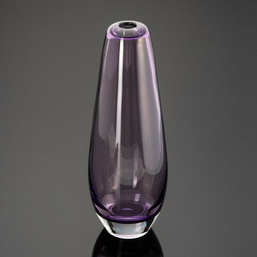 Интерьерная ваза лаконичного дизайна в стилистике скандинавской школы, стекло