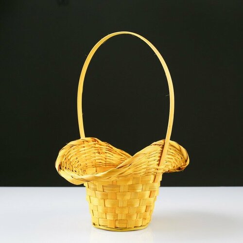 Корзина КНР плетеная, бамбук, желтая, с изгибом, шляпка