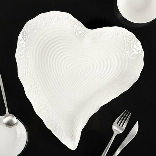 Блюдо керамическое сервировочное «Сердце», 30×28×3 см, цвет белый (комплект из 3 шт)