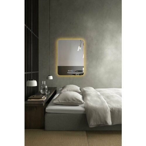 Зеркало для ванной с часами Prisma 80*60 прямоугольное вертикальное "парящее" с тёплой LED-подсветкой