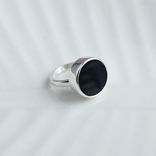 Перстень Кольцо из серебра 925 пробы с черным агатом 15 мм., серебро, 925 проба, агат, размер 17, серебряный