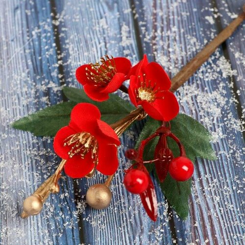 Зимнее волшебство Декор "Зимнее очарование" цветы ягоды листья, 16 см