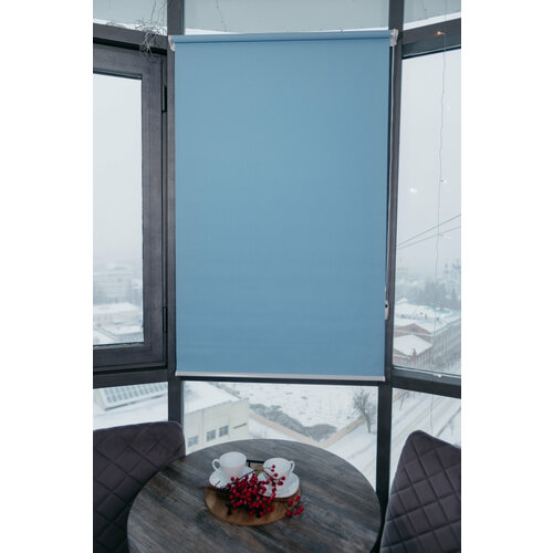 Рулонная штора голубая на окна 125 (ширина) Х 160 (высота).