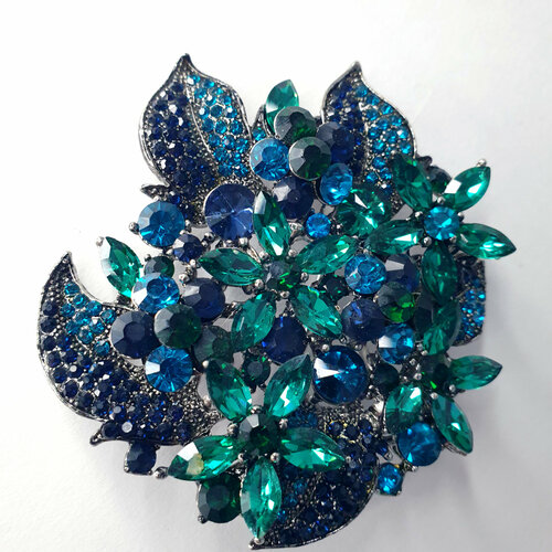 Брошь 6,5*7 с яркими кристаллами зелеными бирюзовыми голубыми изумрудными синими /лучший подарок