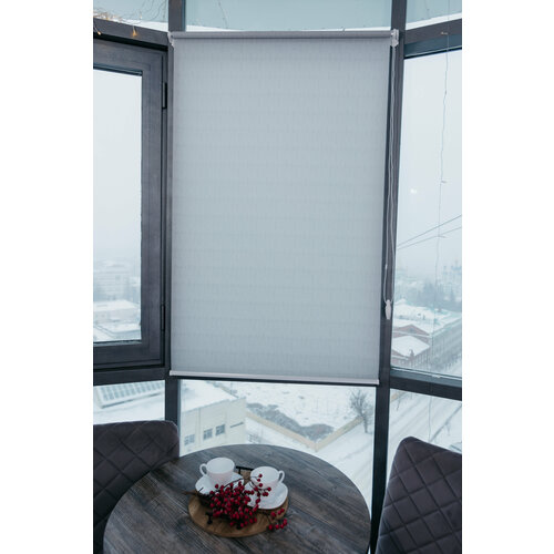 Рулонная штора серая на окна 65 (ширина)Х 200 (высота).