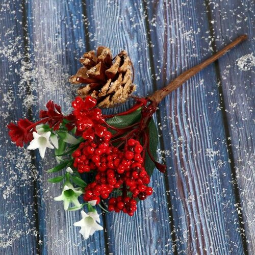 Декор "Зимнее очарование" шишка ягоды цветочки 15 см