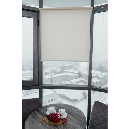 Рулонная штора белая на окна 100 (ширина)X 80 (высота).
