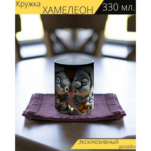 Кружка хамелеон с принтом "Кукла, остров чеджу, каменный мешок дня" 330 мл.