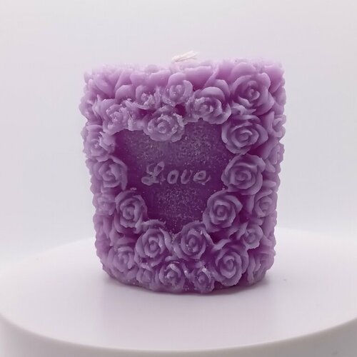 Декоративная свеча Rusin & Co " Любовь" в сиреневом цвете