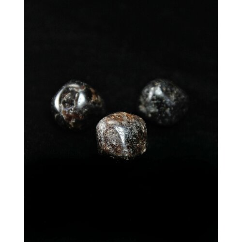 Оберег, амулет Гранат - 1.5-2 см, натуральный камень, самоцвет, галтовка, 3 шт - символ любви и страсти