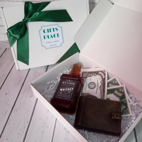 Подарочный набор "Мужской" Gifts Place: фигурное мыло ручной работы виски и портмоне. Подарок для мужчин