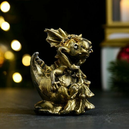 Хорошие сувениры Фигура "Дракон с елкой" старое золото, 6х4х4см