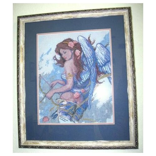 Готовая вышитая картина, оформленная в багет с двойным паспарту: Ангел Любви М_МАГ2