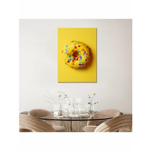 Картина на холсте с подрамником Жёлтый пончик на жёлтом фоне 40х60