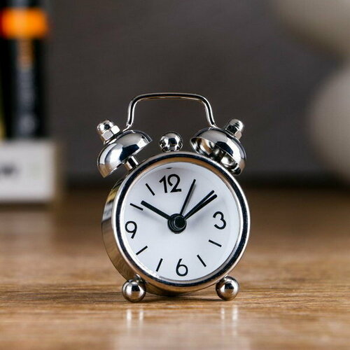 Часы - будильник настольные "Классика", дискретный ход, циферблат d-4 см, 6.5 x 4.5 см, LR44