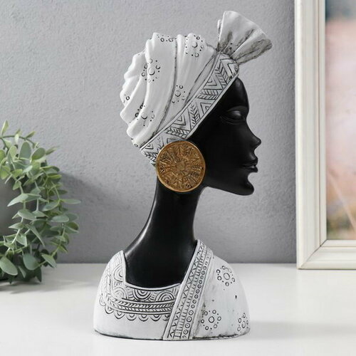 Сувенир полистоун бюст "Африканка в головном уборе с серьгами" серый 13.5х7х27 см