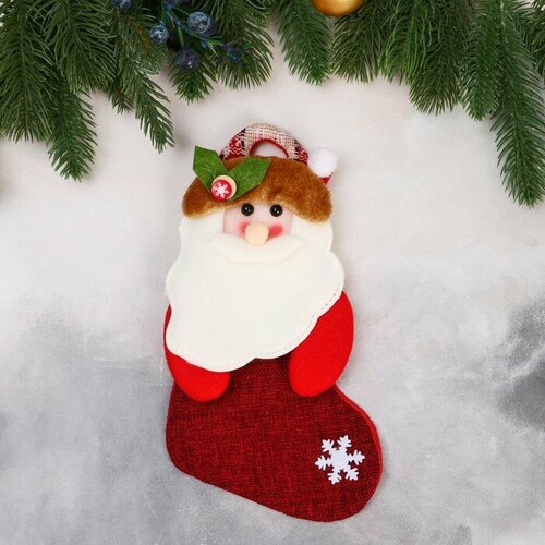Носок для подарков Зимнее волшебство "Дед Мороз с ягодкой", 11х26 см, бело-красный