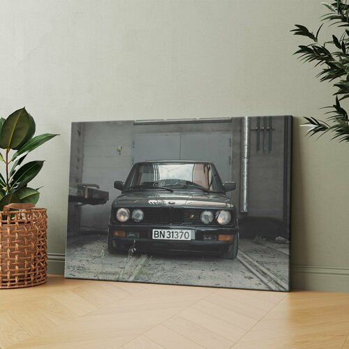 Картина на холсте (Машина припаркована в гараже с правами) 20x30 см. Интерьерная, на стену.