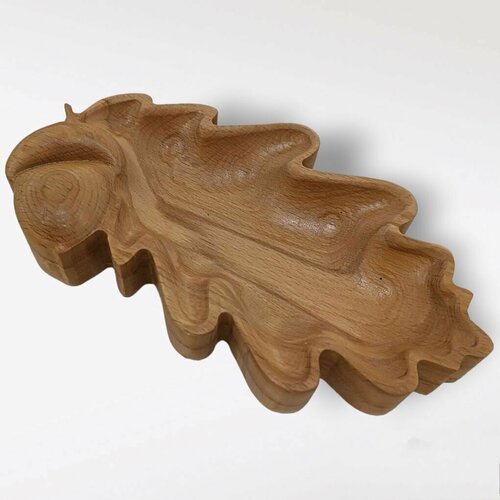 Сервировочная деревянная тарелка "Дубовый лист"