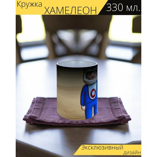 Кружка хамелеон с принтом "Игрушки, космонавт, персонаж" 330 мл.