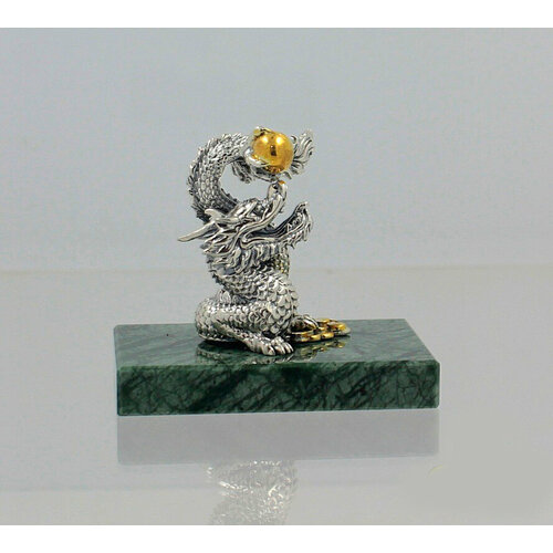 Серебряная статуэтка на камне "Дракон с волшебной жемчужиной"