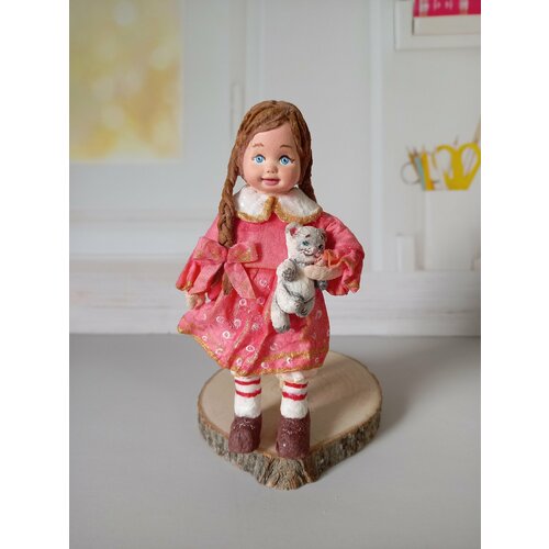 Ватная игрушка на елку "Девочка с котиком". Высота 11,5 см. Ручная работа