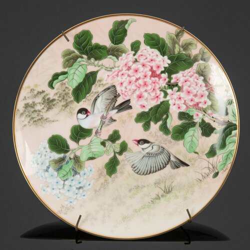 Винтажная коллекционная тарелка "Птицы на гортензии" из серии "Птицы и цветы Поднебесной" с подвесным механизмом