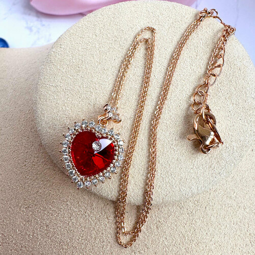 Колье XUPING JEWELRY Колье Xuping Jewelry с кристаллом Сваровски "Сердце королевы", кристаллы Swarovski, циркон, длина 44 см., красный, золотой