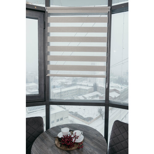 Рулонная штора белый лен на окна день ночь 130 (ширина)X 110 (высота).