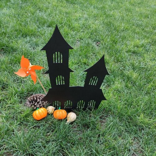 Садовый декор на хэллоуин металлический, замок (черный цвет)