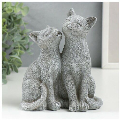 Сувенир полистоун Кот и кошка - умывание серый 15х8х13 см